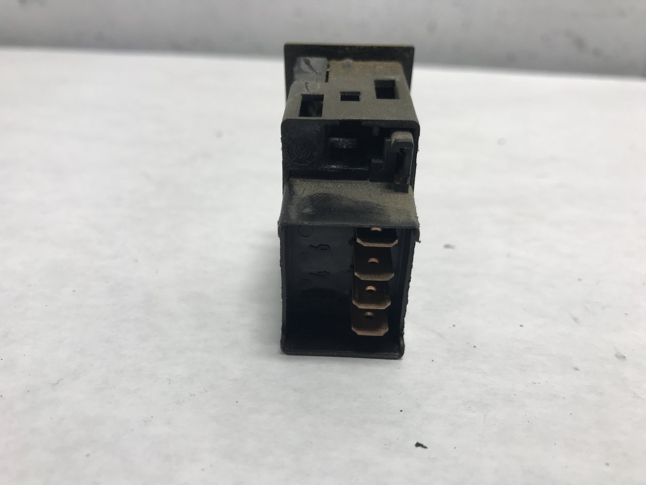 516.143 | Freightliner FL70 Dash/Console Switch for Sale