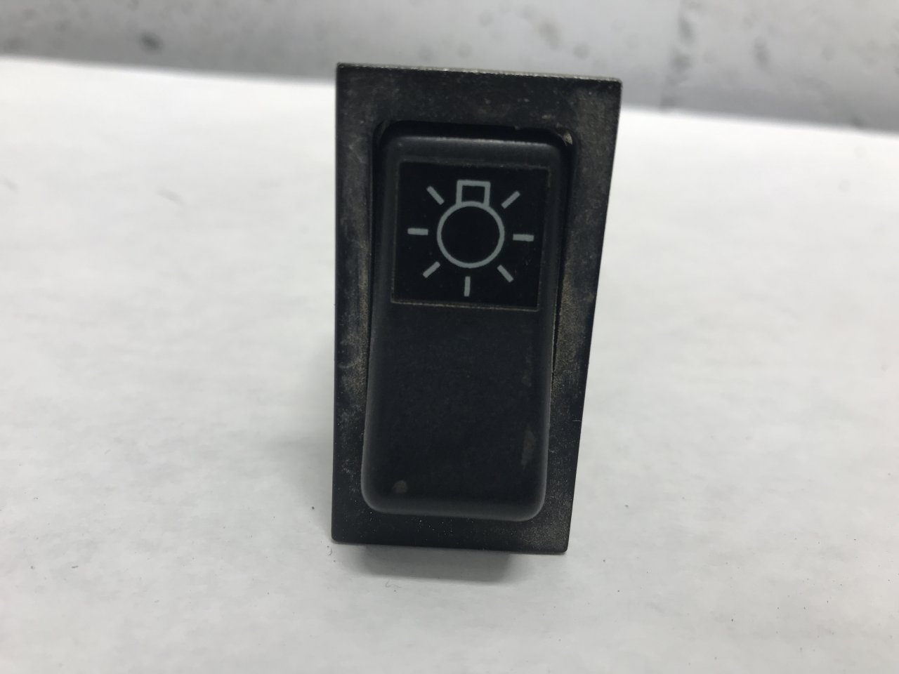 516.142 | Freightliner FL70 Dash/Console Switch for Sale