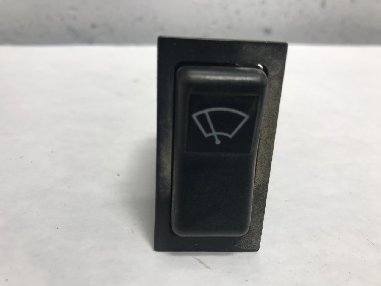 516.048 | Freightliner FL70 Dash/Console Switch for Sale