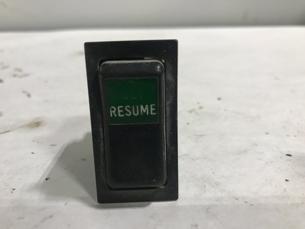 516-214 | Freightliner FL80 Dash/Console Switch for Sale