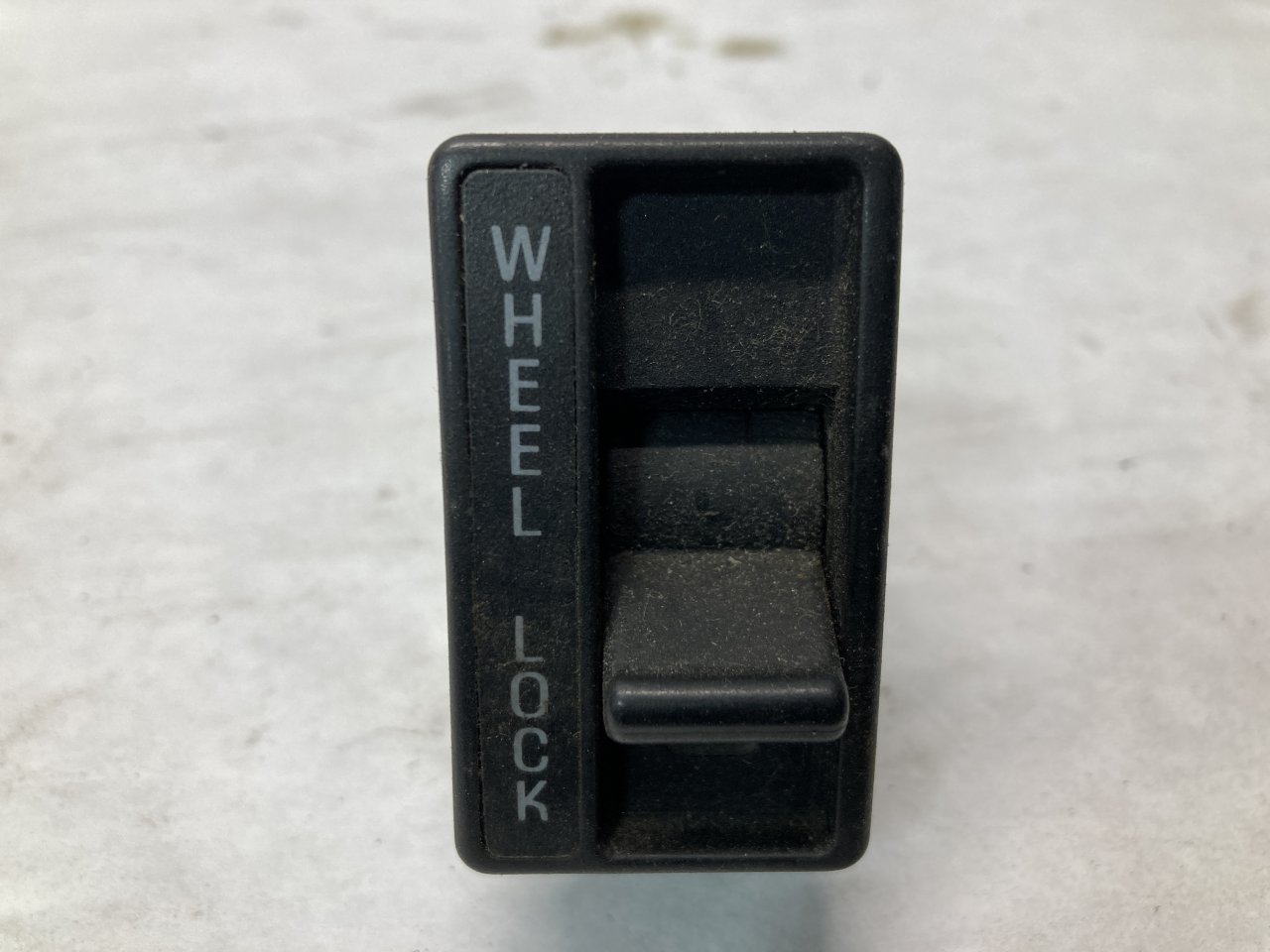 F7HT-4484-NT | Sterling L9501 Dash/Console Switch for Sale