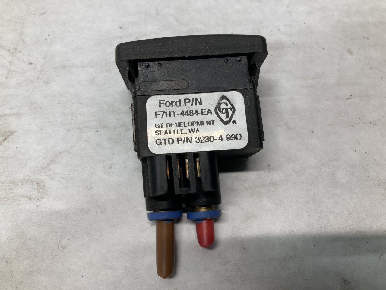 F7HT-4484-NT | Sterling L9501 Dash/Console Switch for Sale