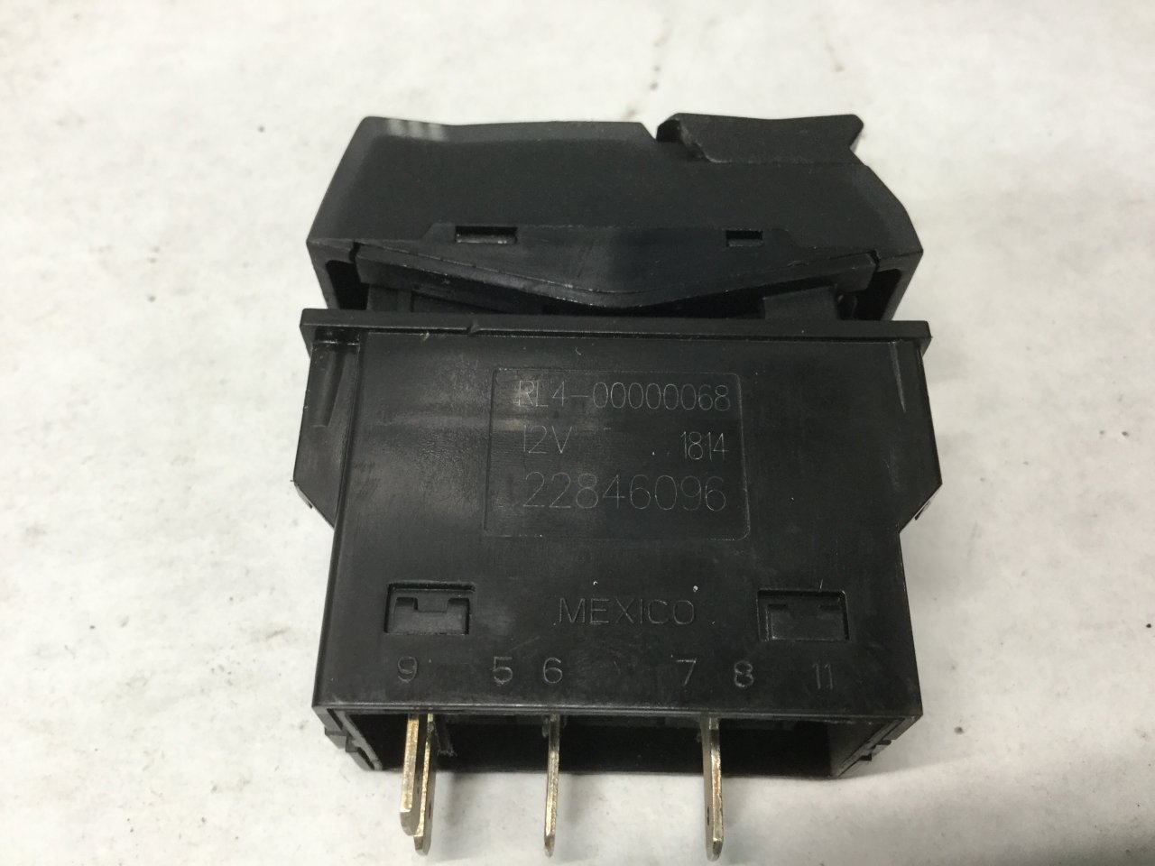 22846096 | Mack PINNACLE Dash/Console Switch for Sale
