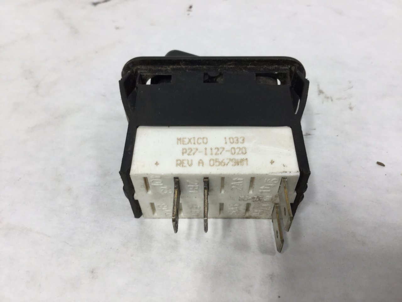 P27-1127-020 | Kenworth T370 Dash/Console Switch for Sale