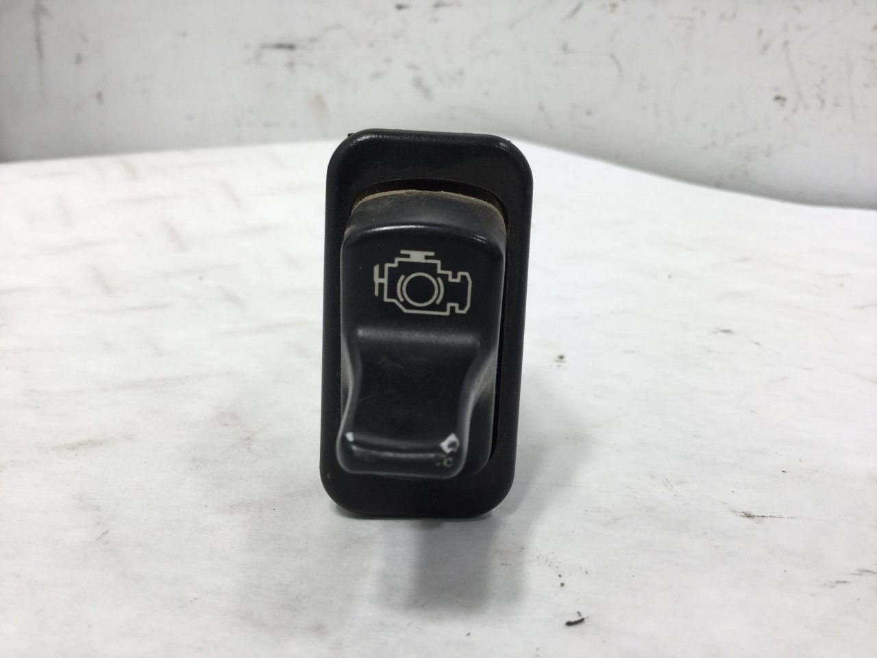 P27-1127-007 | Kenworth T370 Dash/Console Switch for Sale