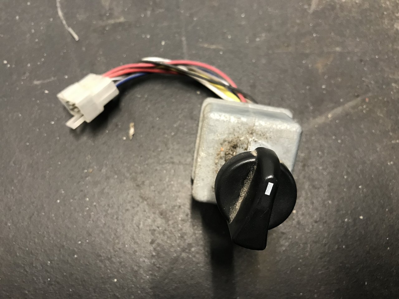 P27-1066 | Kenworth T370 Dash/Console Switch for Sale