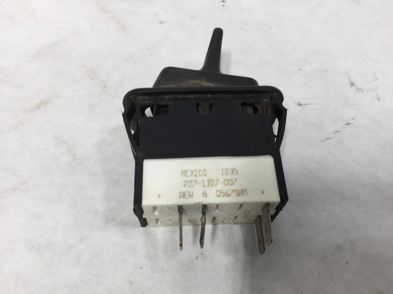 P27-1127-007 | Kenworth T370 Dash/Console Switch for Sale