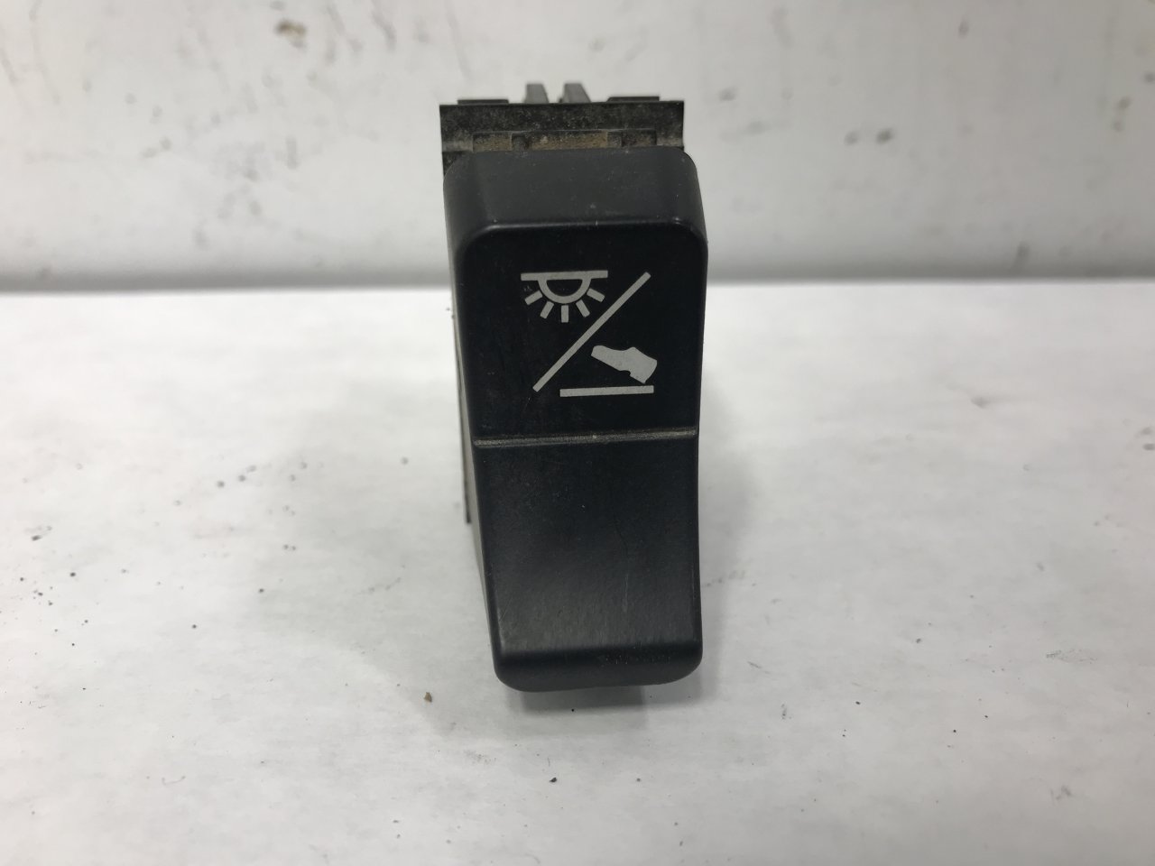 P27-1173-011 | Kenworth T680 Dash/Console Switch for Sale