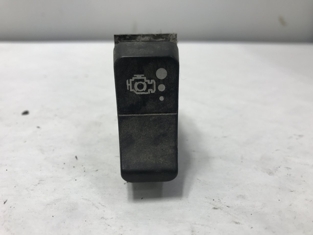 P27-1173-008 | Kenworth T680 Dash/Console Switch for Sale