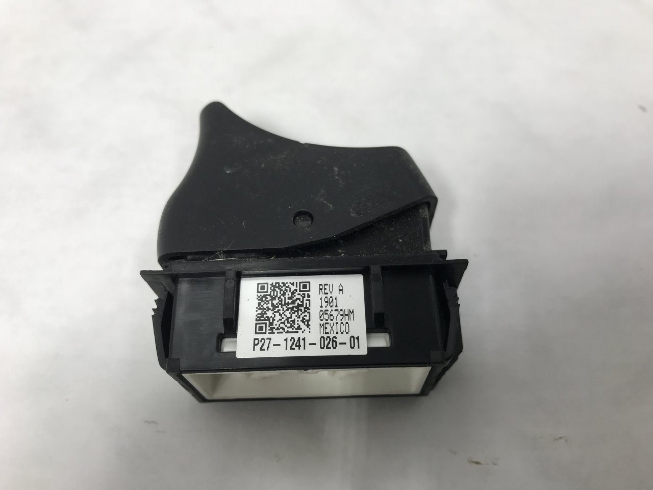P27-1241-026-01 | Kenworth T680 Dash/Console Switch for Sale