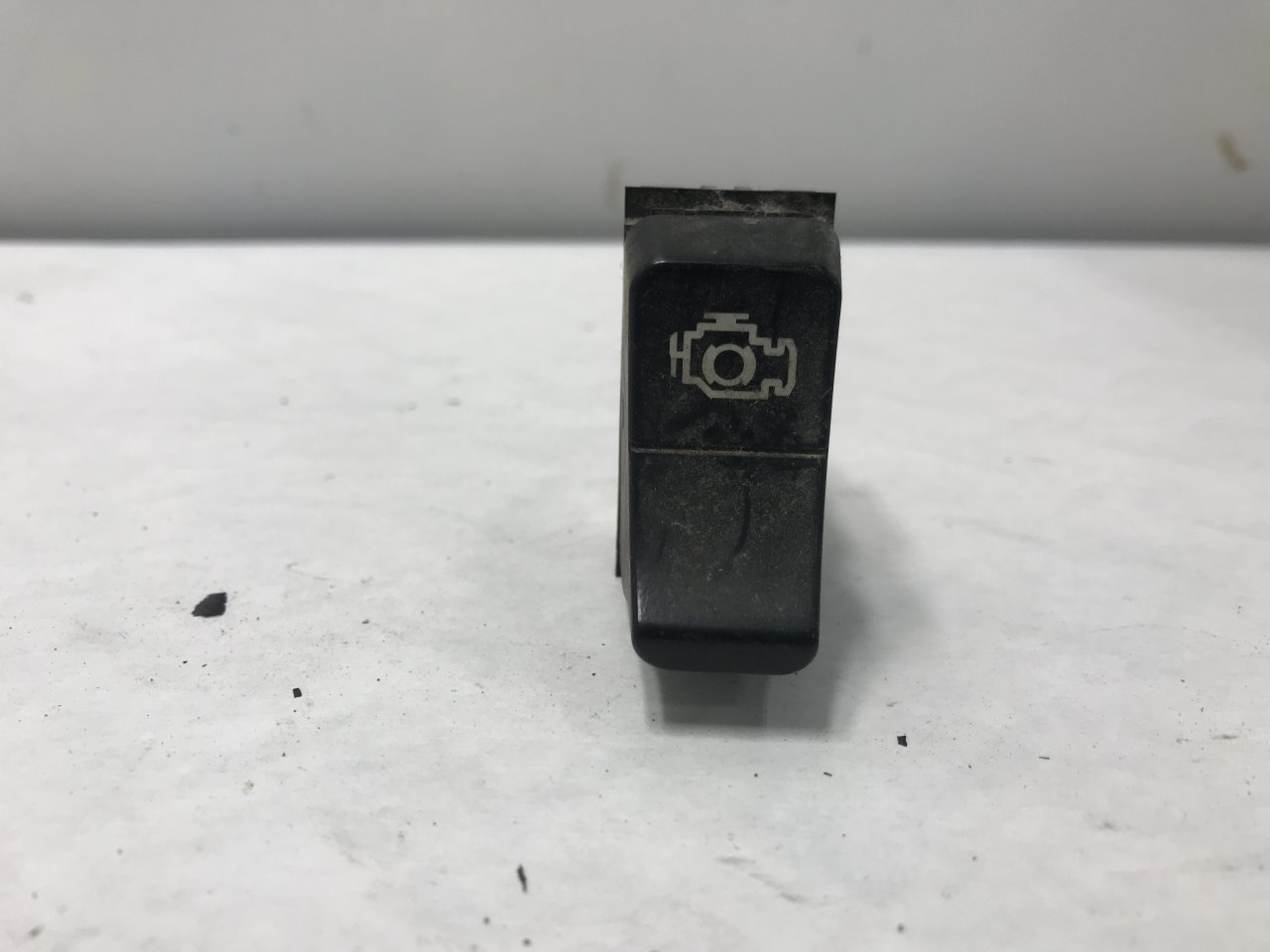 P27-1173-007 | Kenworth T680 Dash/Console Switch for Sale