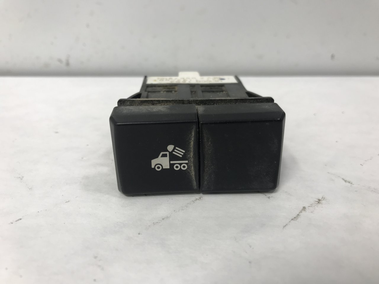 P27-1192-001 | Kenworth T680 Dash/Console Switch for Sale