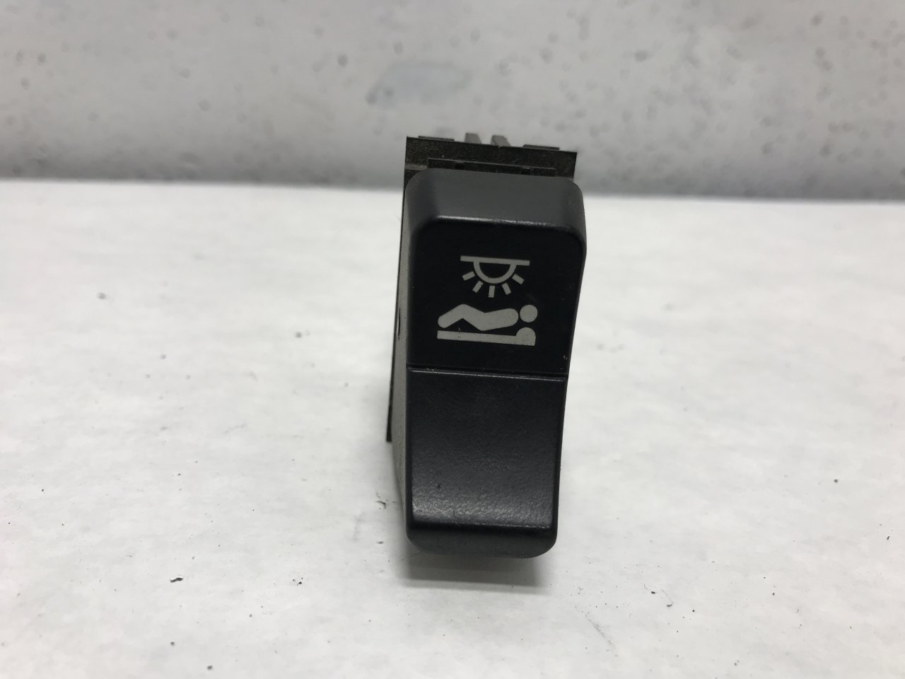 P27-1173-014 | Kenworth T680 Dash/Console Switch for Sale