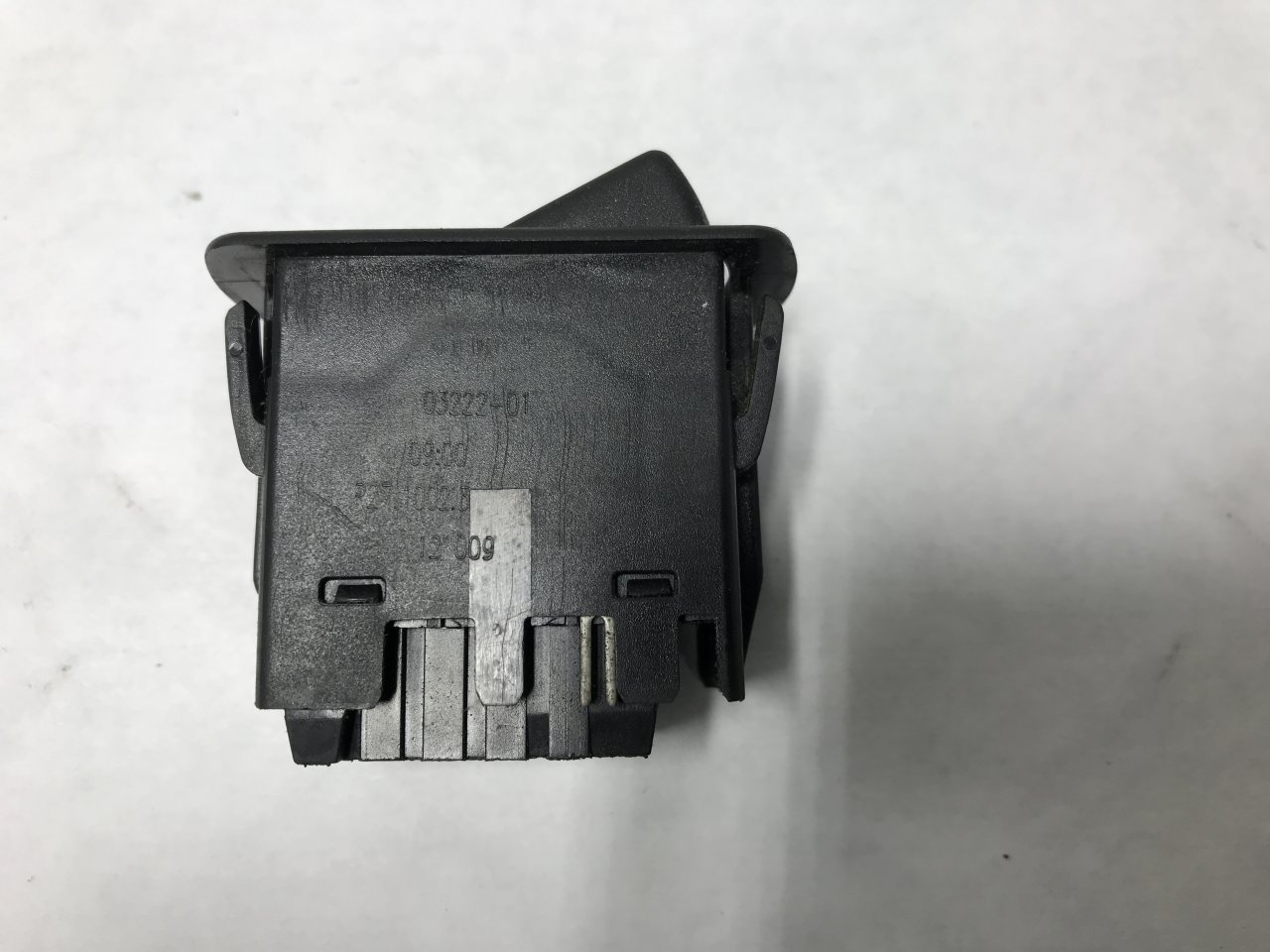 P27-1002-3 | Kenworth T700 Dash/Console Switch for Sale