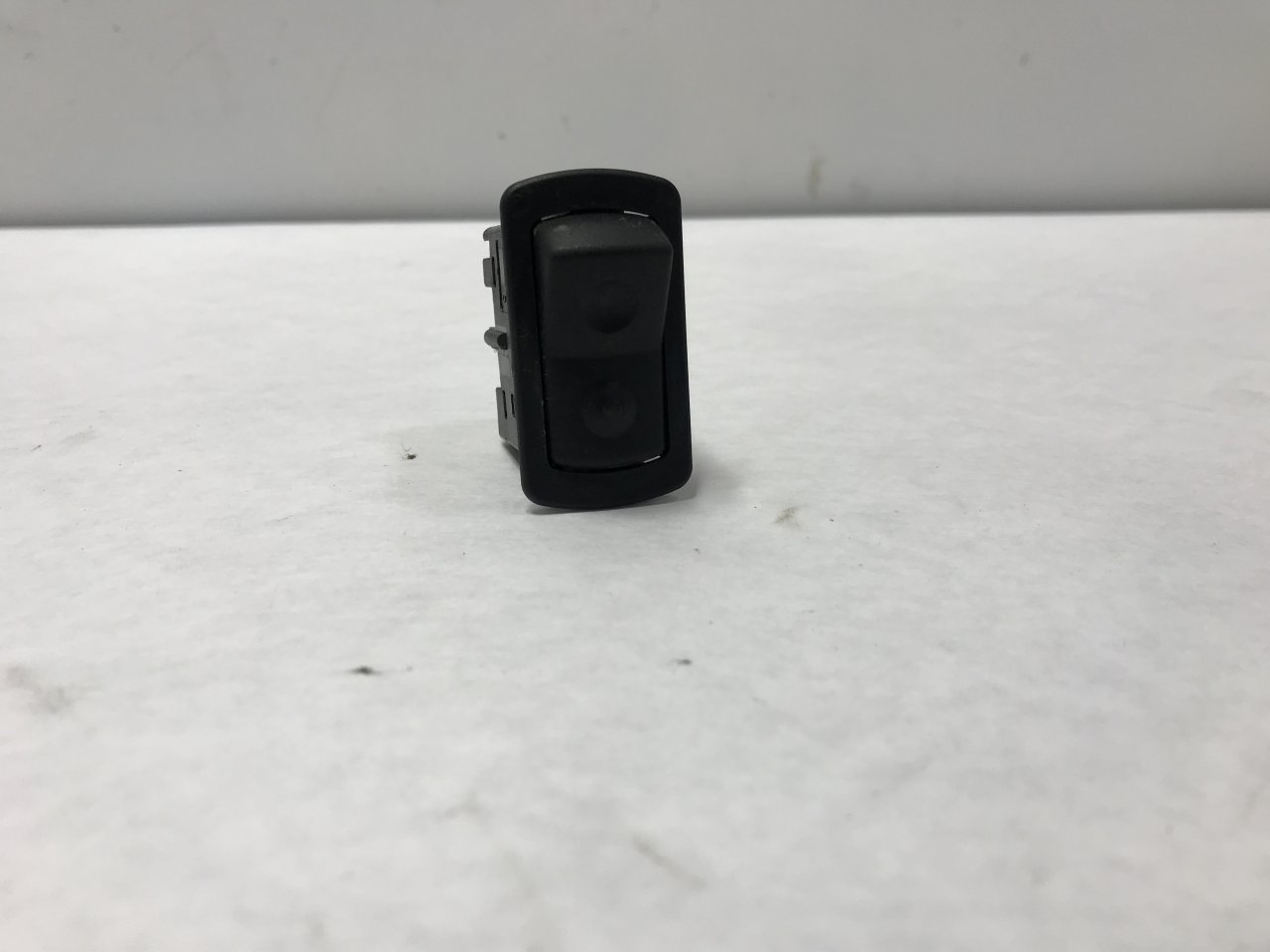 P27-1002-3 | Kenworth T700 Dash/Console Switch for Sale