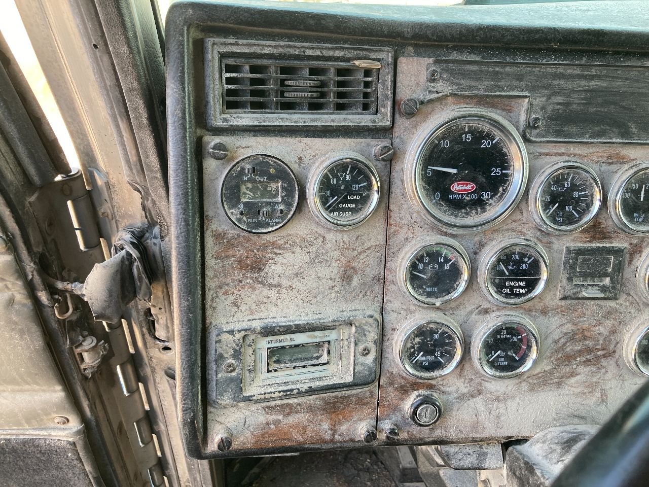 Peterbilt 385 Dash Panel for Sale