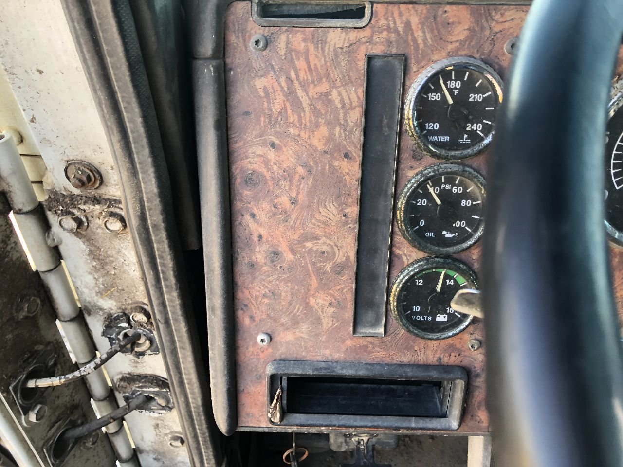 International 5000 (PAYSTAR) Dash Panel for Sale