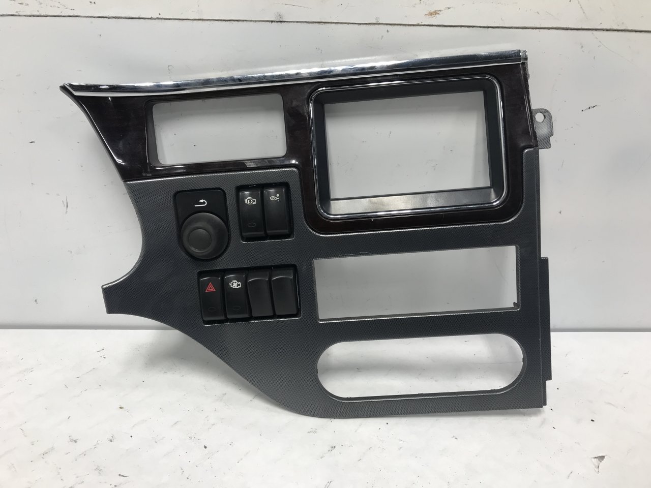 S64-6179-00091111 | Peterbilt 579 Dash Panel for Sale