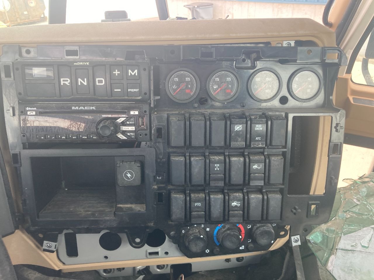 Mack ANTHEM (AN) Dash Panel for Sale
