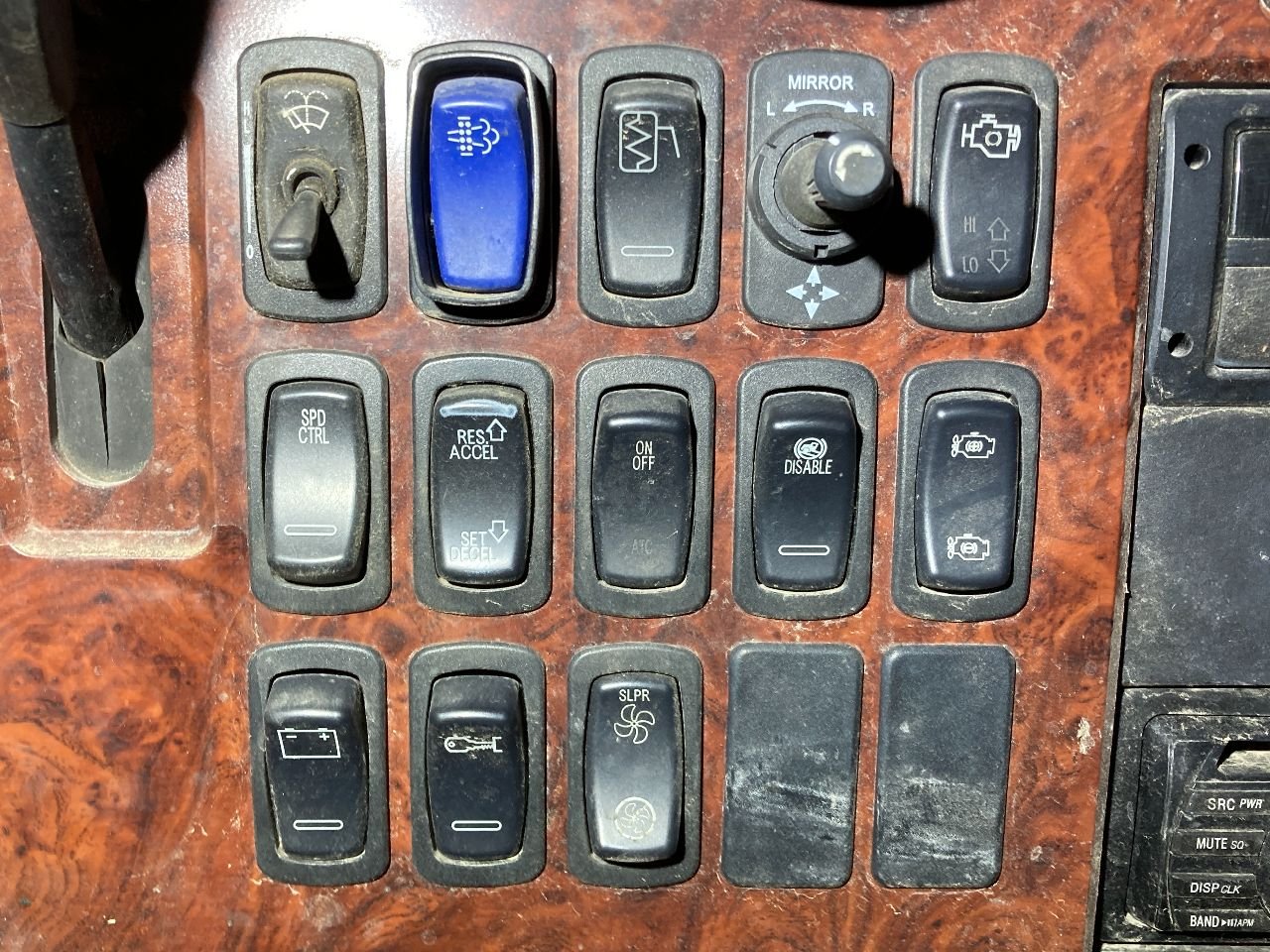 84MT5102M | Mack CXU613 Dash Panel for Sale