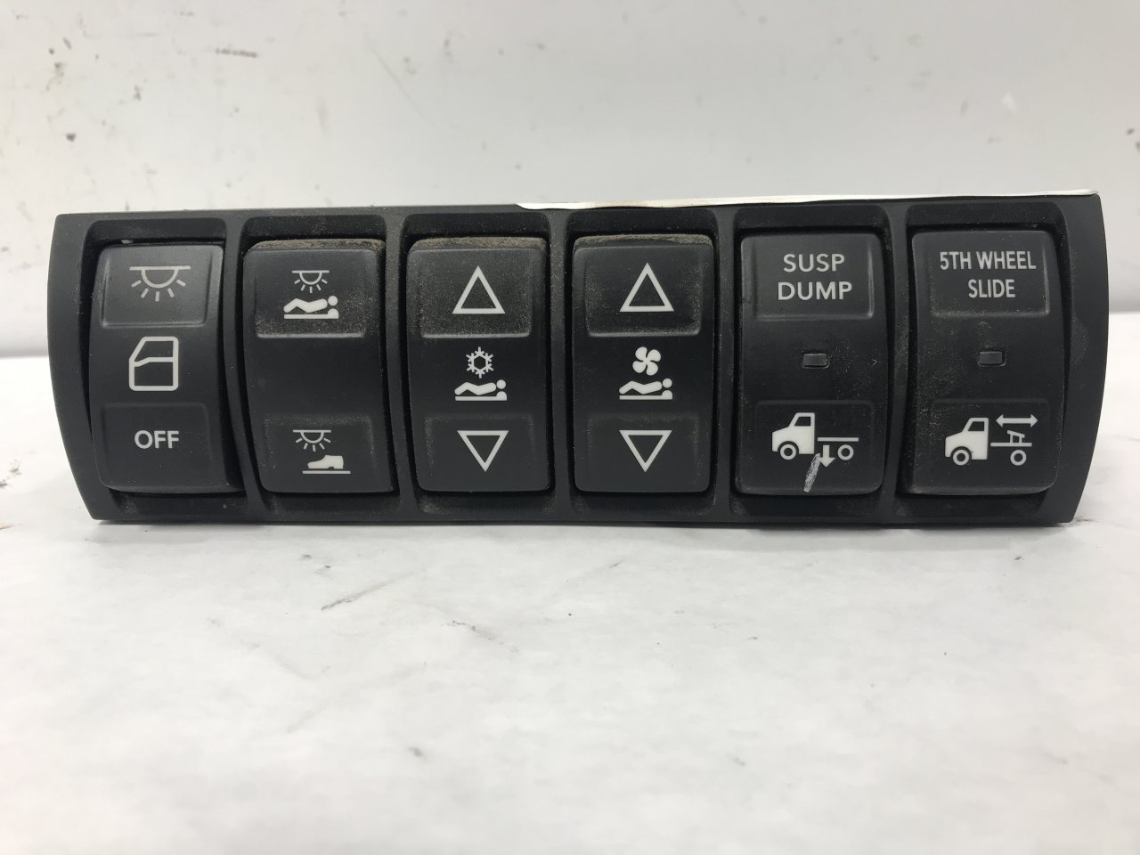 4057689C3 | International LT Dash Panel for Sale