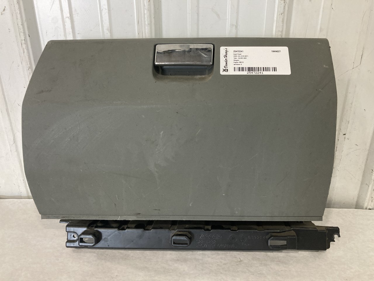 S10-1010-0671 | Kenworth T680 Dash Panel for Sale