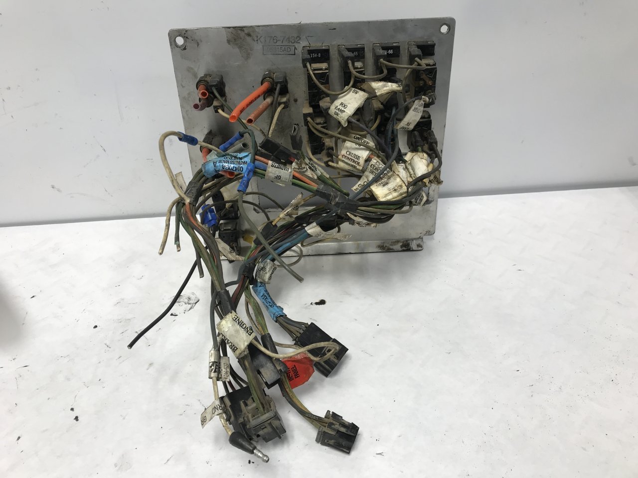 K176-7432 | Kenworth T800 Dash Panel for Sale