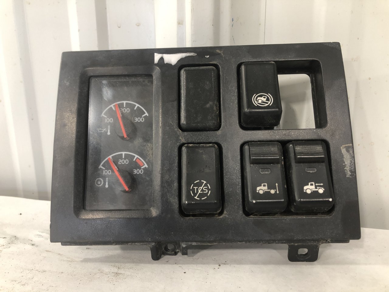 20360992 | Volvo VNL Dash Panel for Sale