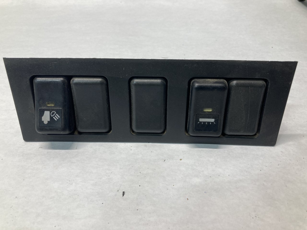 V6-170-033-01 | Volvo VNL Dash Panel for Sale