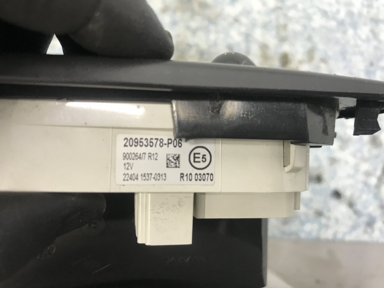 20953578-P06 | Volvo VNL Dash Panel for Sale