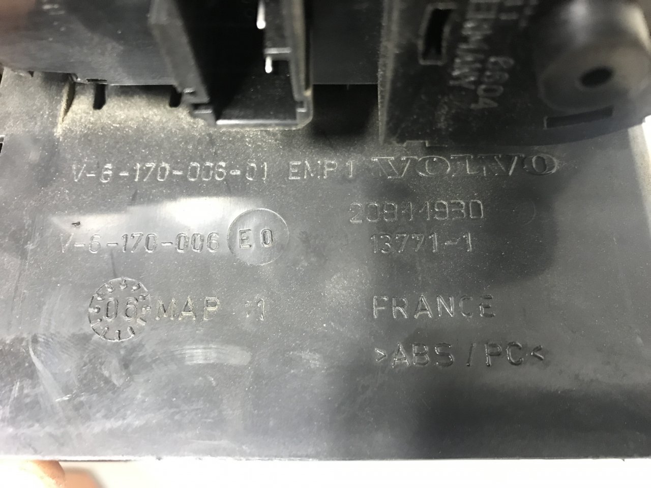 20911930 | Volvo VNL Dash Panel for Sale