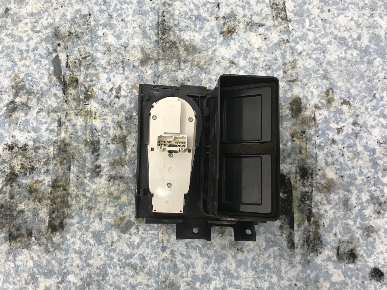 20953578-P06 | Volvo VNL Dash Panel for Sale