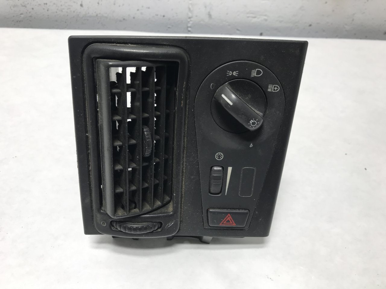 V6-170-007L | Volvo VNL Dash Panel for Sale
