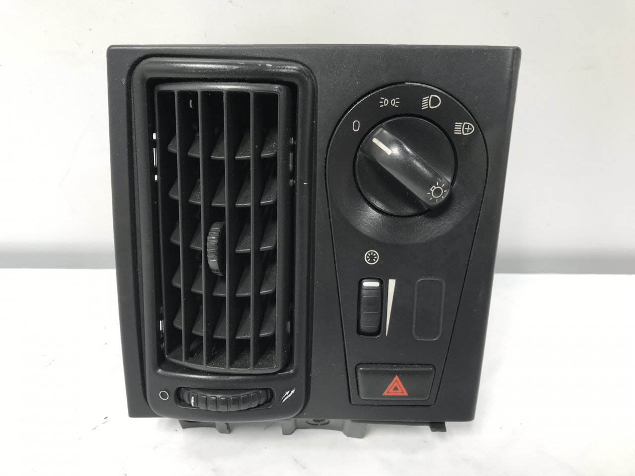 21613145 | Volvo VNL Dash Panel for Sale