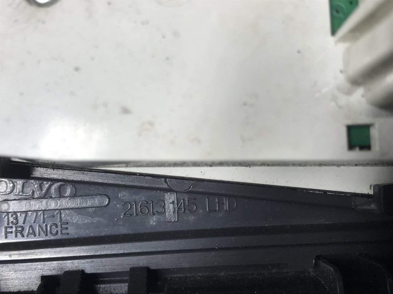 21613145 | Volvo VNL Dash Panel for Sale