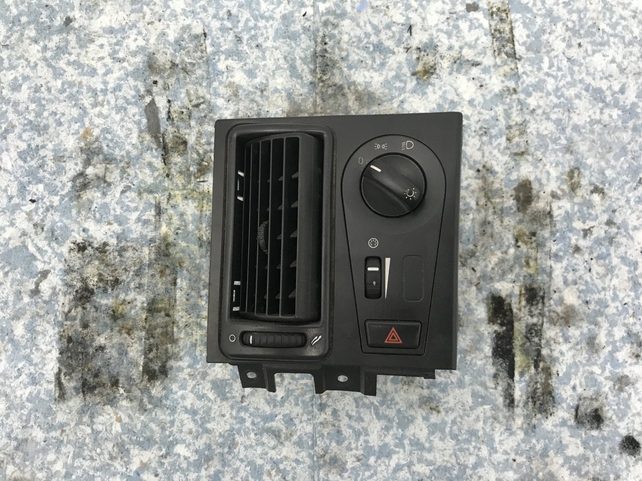 20953578-P06 | Volvo VNL Dash Panel for Sale