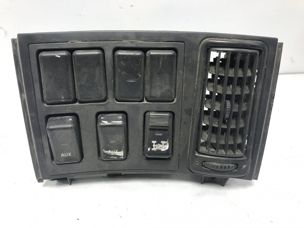 V6-170-018-01 | Volvo VNL Dash Panel for Sale