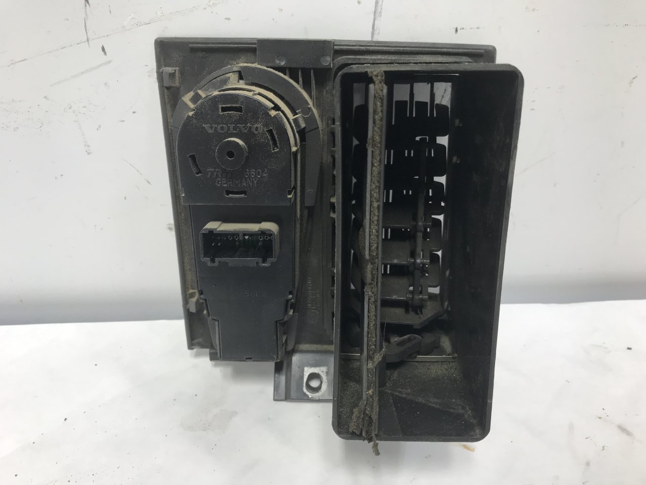 20911930 | Volvo VNL Dash Panel for Sale