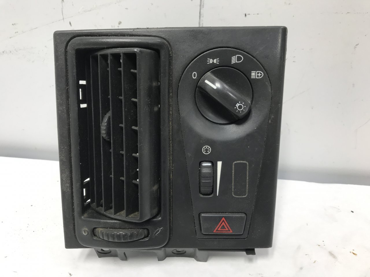20911930 | Volvo VNL Dash Panel for Sale
