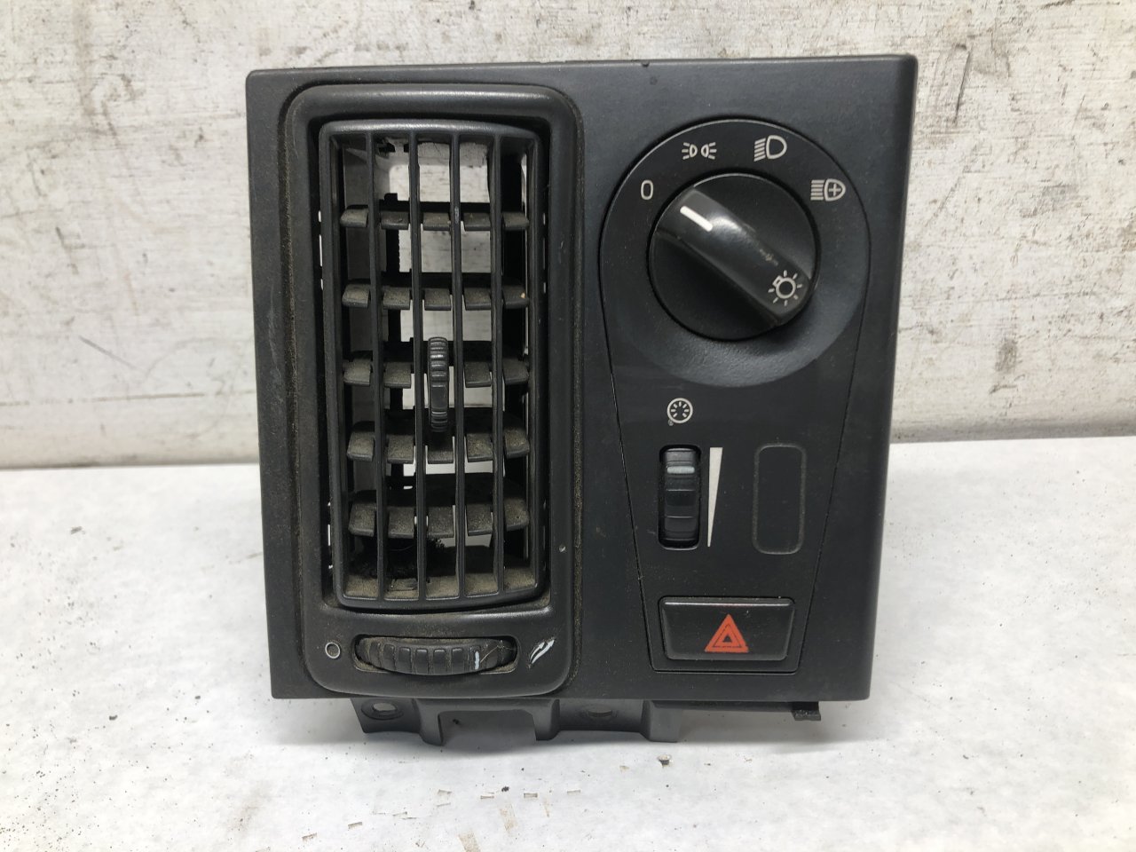 3175581-LHD | Volvo VNM Dash Panel for Sale