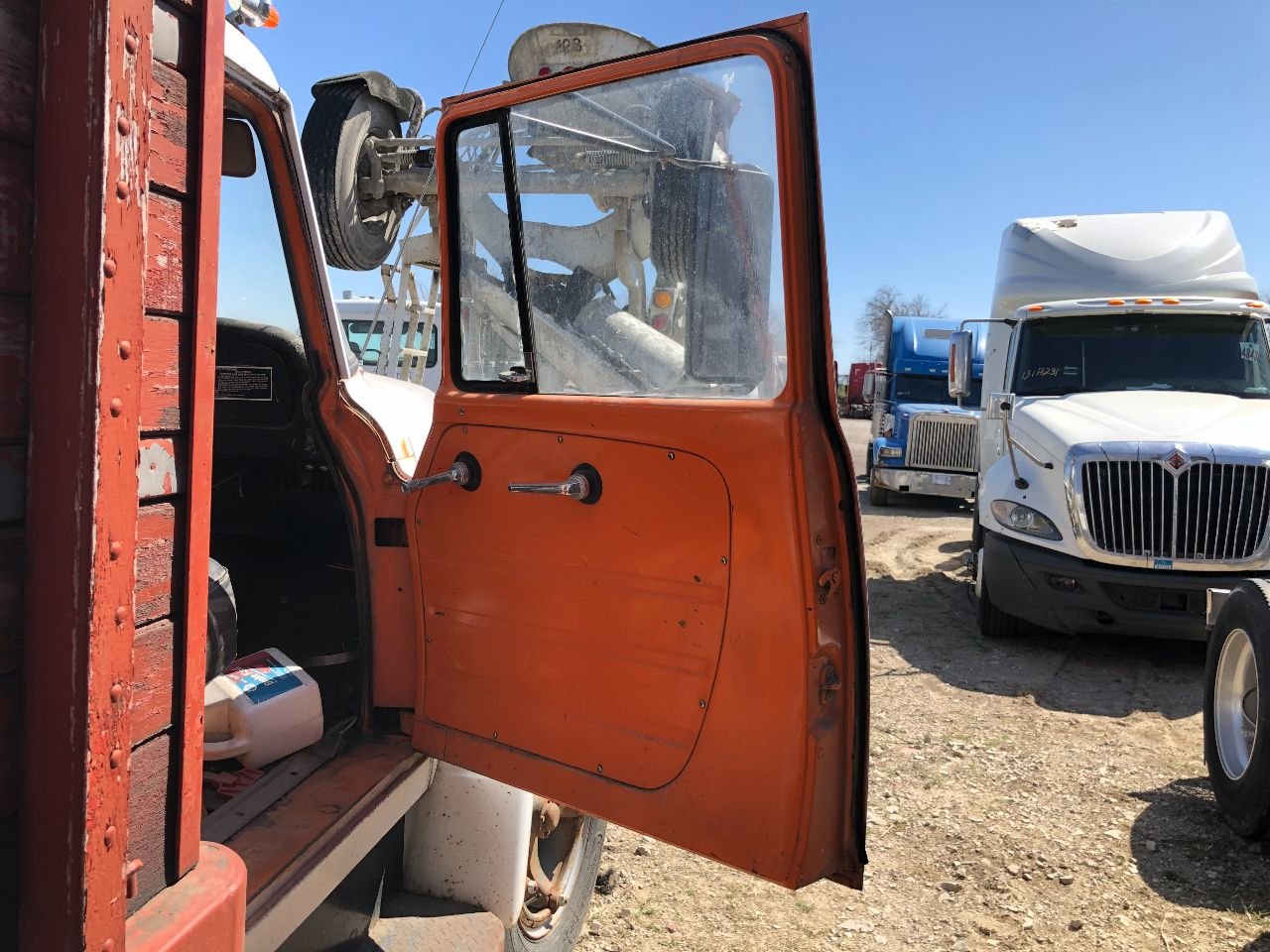 International 1700 LOADSTAR Door for Sale