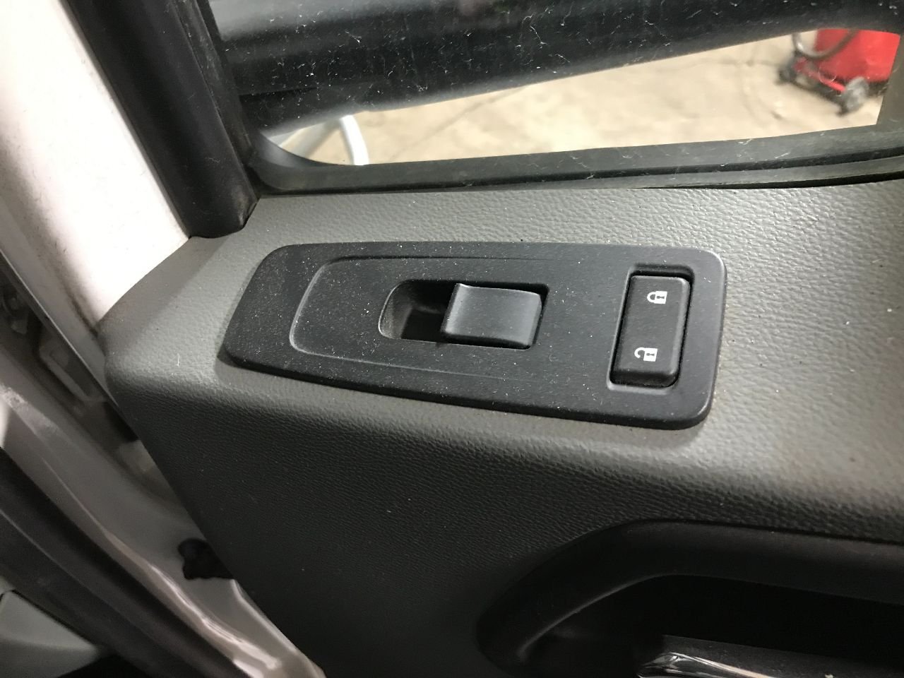 Q27-6082-1002 | Kenworth T880 Door Electrical Switch for Sale