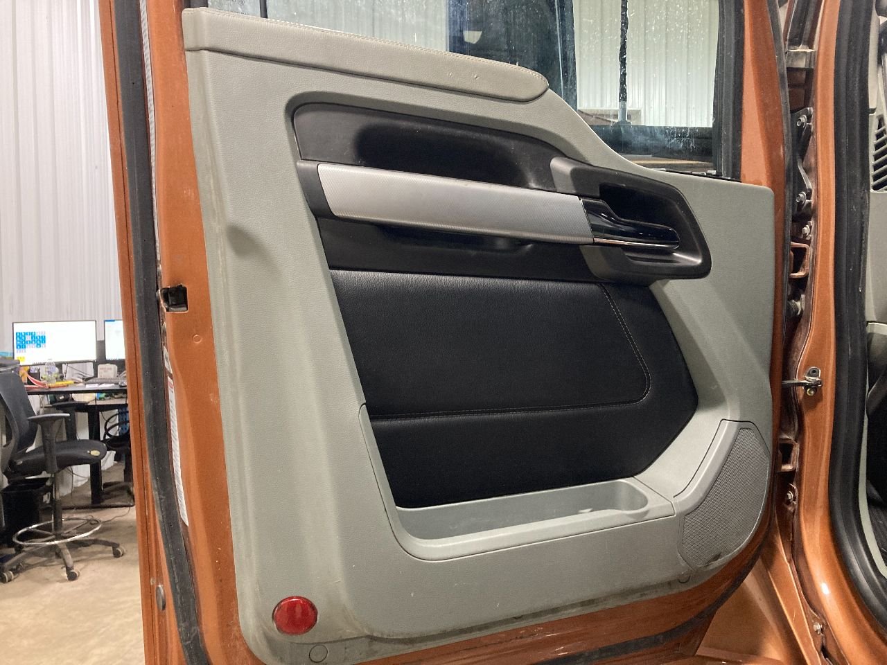 Kenworth T880 Door for Sale