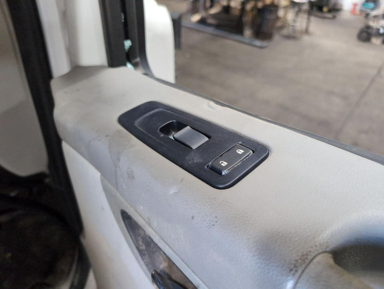 Peterbilt 579 Front Door Window Regulator for Sale