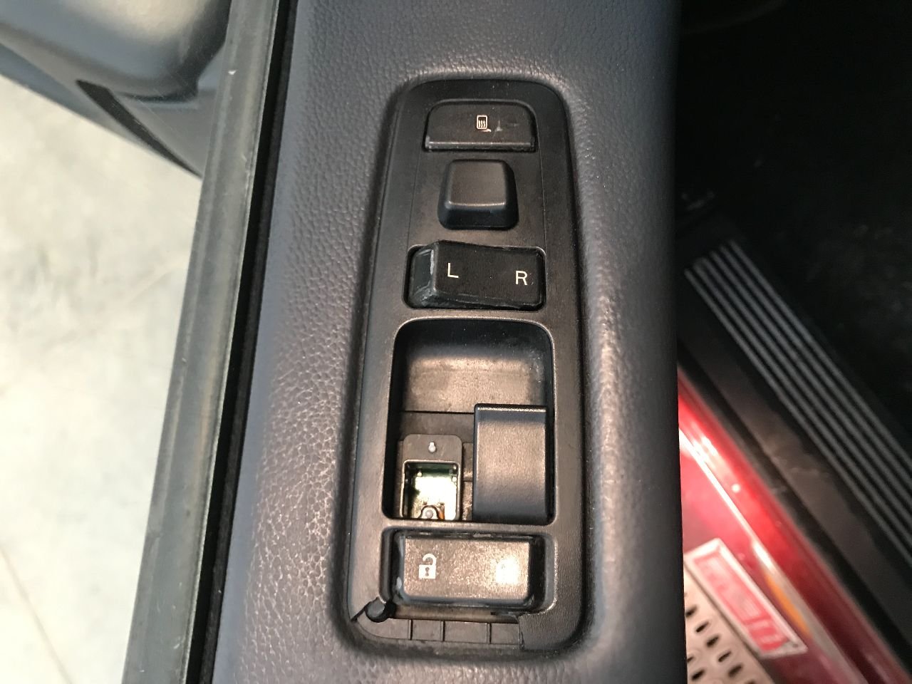 Q27-6081-2203 | Peterbilt 579 Door Electrical Switch for Sale