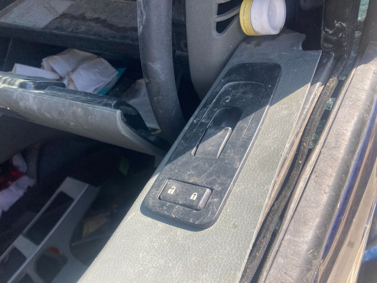 Q27-6093-1012 | Kenworth T880 Door Electrical Switch for Sale