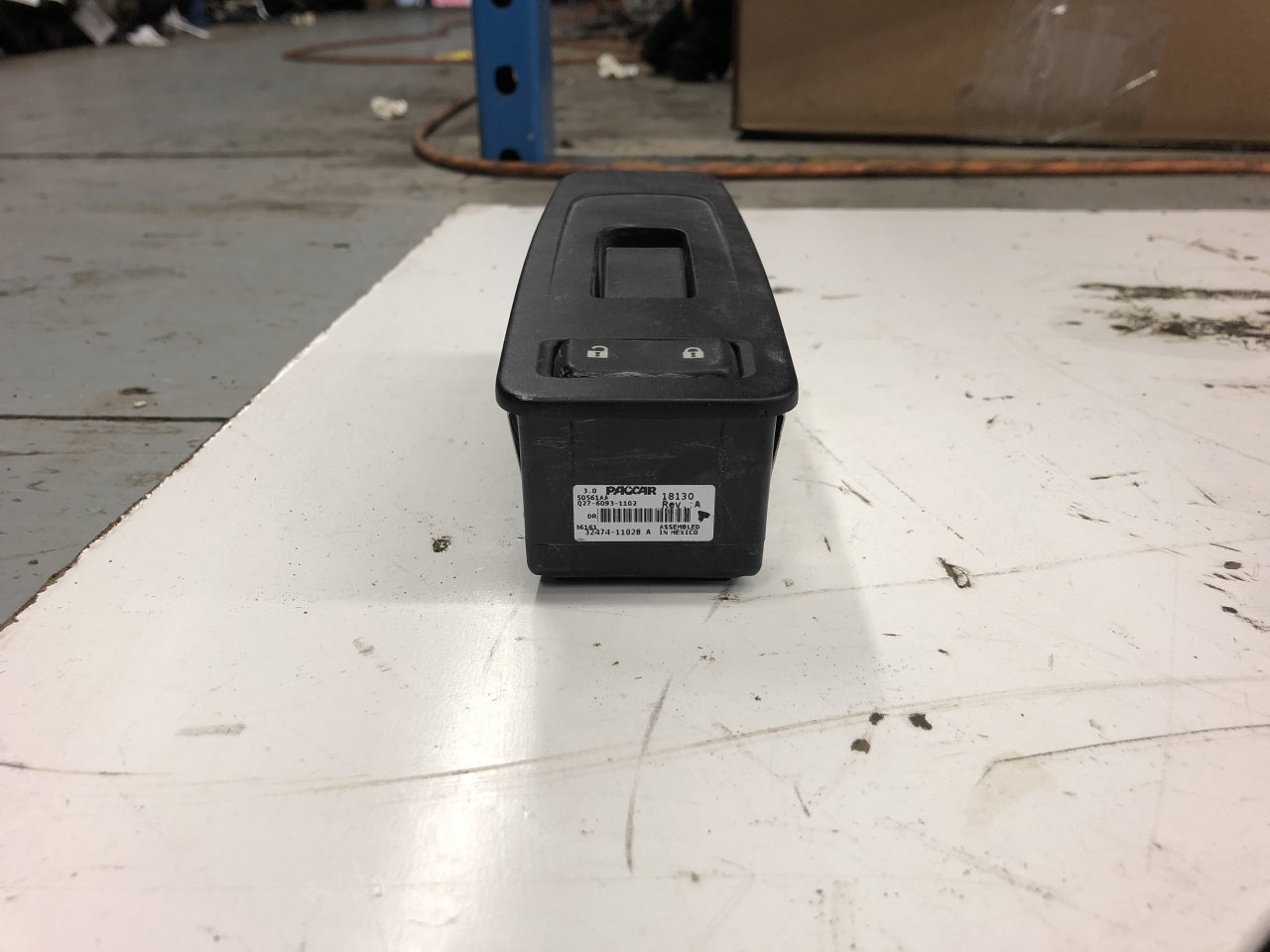 Q27-6093-1102 | Kenworth T880 Door Electrical Switch for Sale