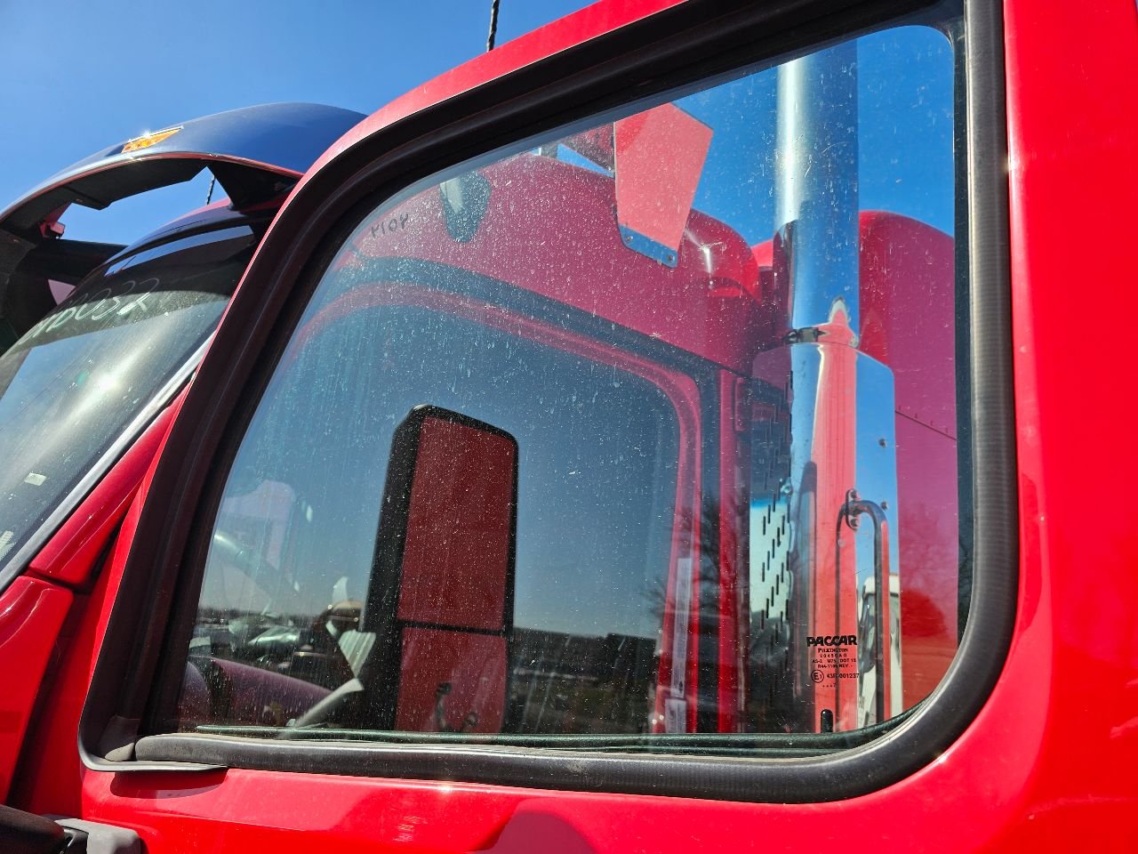 Peterbilt 567 Door Glass for Sale