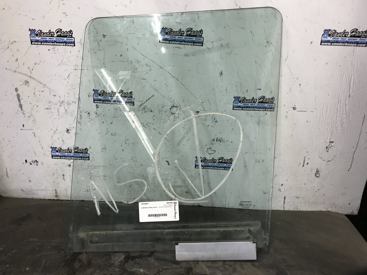 43R-00046 | International 8600 Door Glass for Sale