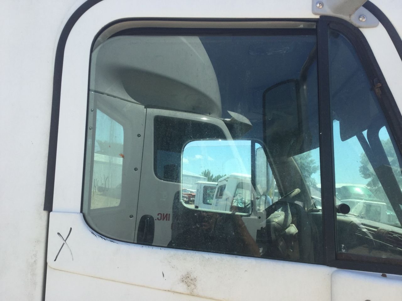 Freightliner COLUMBIA 112 Door Glass for Sale